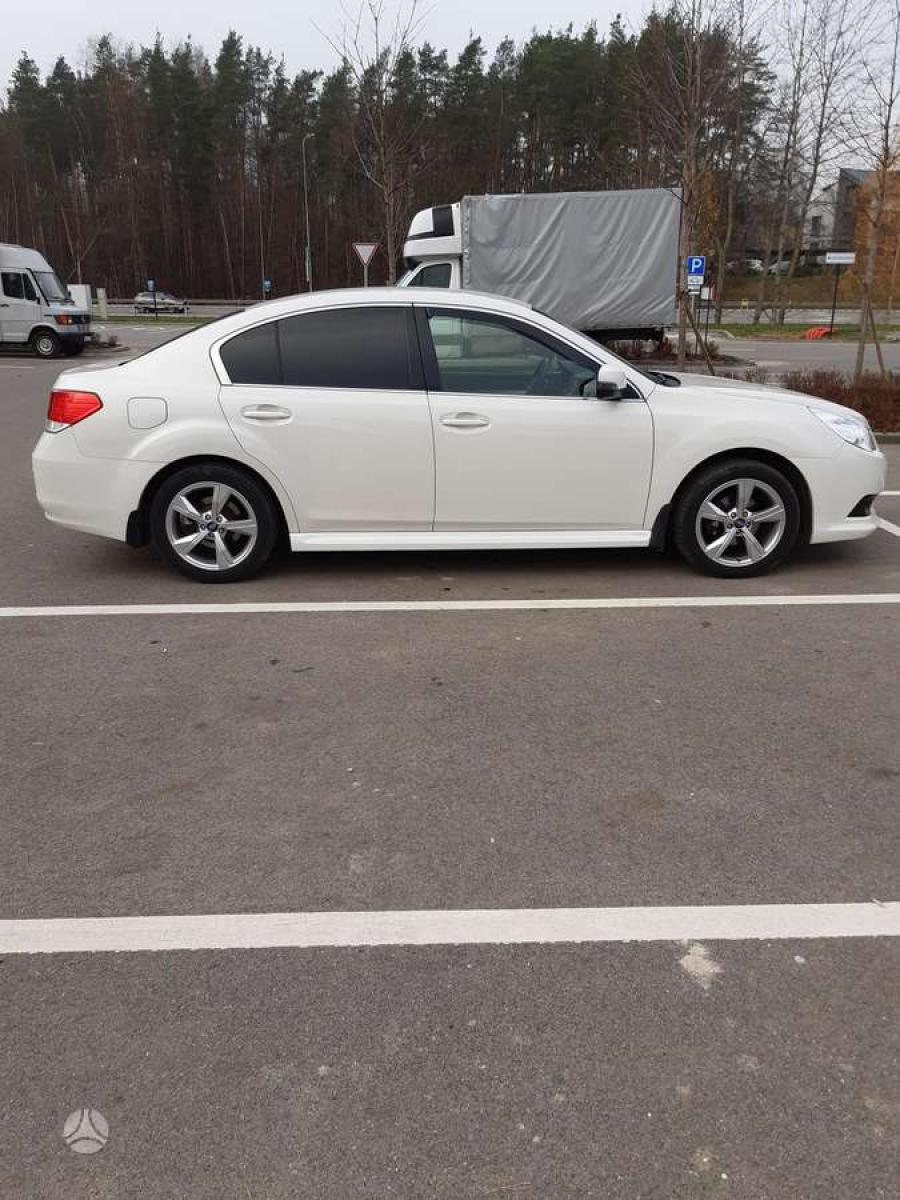 White Subaru Legacy 2012 in Vilnius, with an engine capacity of 2.46 L and mileage of 275 thousand km for 6500 €, photo 3 on AUTOMOTO.COM.LV