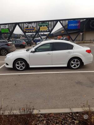 White Subaru Legacy 2012 in Vilnius, with an engine capacity of 2.46 L and mileage of 275 thousand km for 6500 €, photo 4 on AUTOMOTO.COM.LV