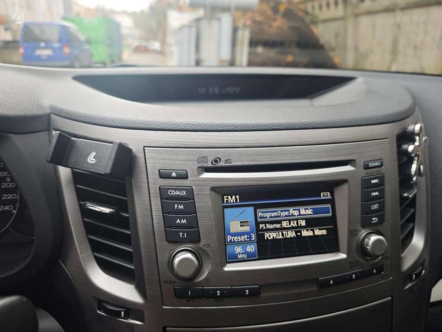 White Subaru Legacy 2012 in Vilnius, with an engine capacity of 2.46 L and mileage of 275 thousand km for 6500 €, photo 7 on AUTOMOTO.COM.LV
