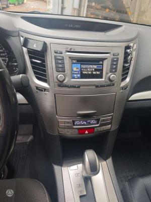 White Subaru Legacy 2012 in Vilnius, with an engine capacity of 2.46 L and mileage of 275 thousand km for 6500 €, photo 8 on AUTOMOTO.COM.LV