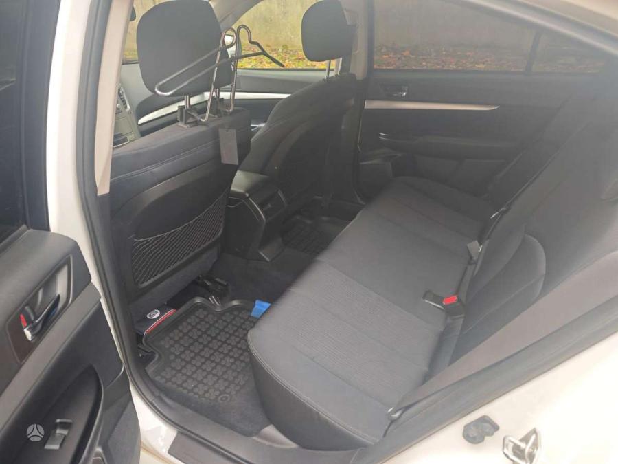 White Subaru Legacy 2012 in Vilnius, with an engine capacity of 2.46 L and mileage of 275 thousand km for 6500 €, photo 10 on AUTOMOTO.COM.LV