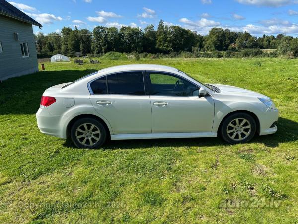 White Subaru Legacy 2012 in Tallinn, with an engine capacity of 2.00 L and mileage of 200 thousand km for 1500 €, photo 3 on AUTOMOTO.COM.LV