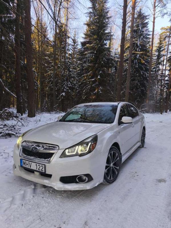 White Subaru Legacy 2013 in Taurage, with an engine capacity of 2.50 L and mileage of 237 thousand km for 5599 €, photo 2 on AUTOMOTO.COM.LV