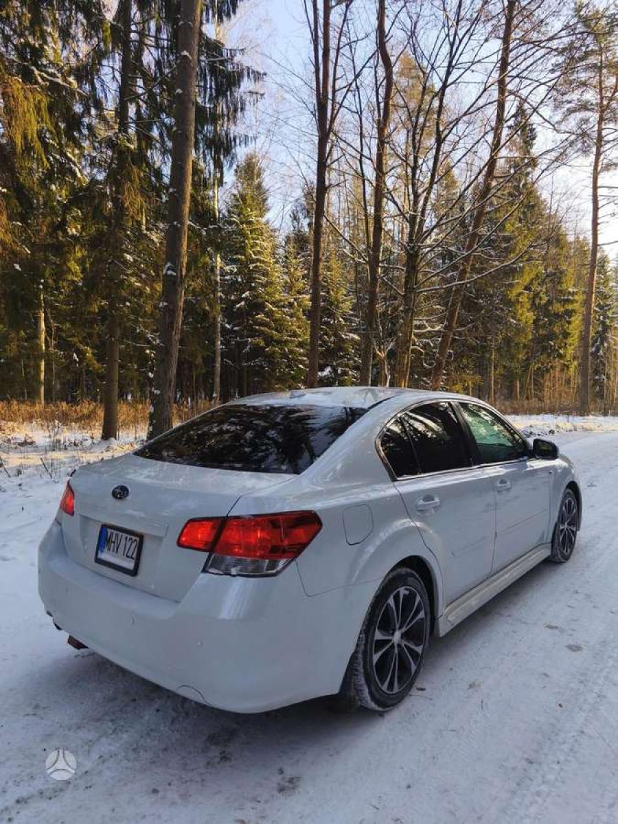 Balts Subaru Legacy 2013 Tauragė, ar dzinēja tilpumu 2.50 L un nobraukumu 237 tūkst. km par 5599 €, foto 7 vietnē AUTOMOTO.COM.LV