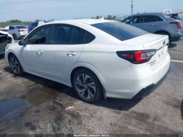 White Subaru Legacy 2025 in Vilnius, with an engine capacity of 2.50 L and mileage of 142 thousand km for 9999 €, photo 5 on AUTOMOTO.COM.LV