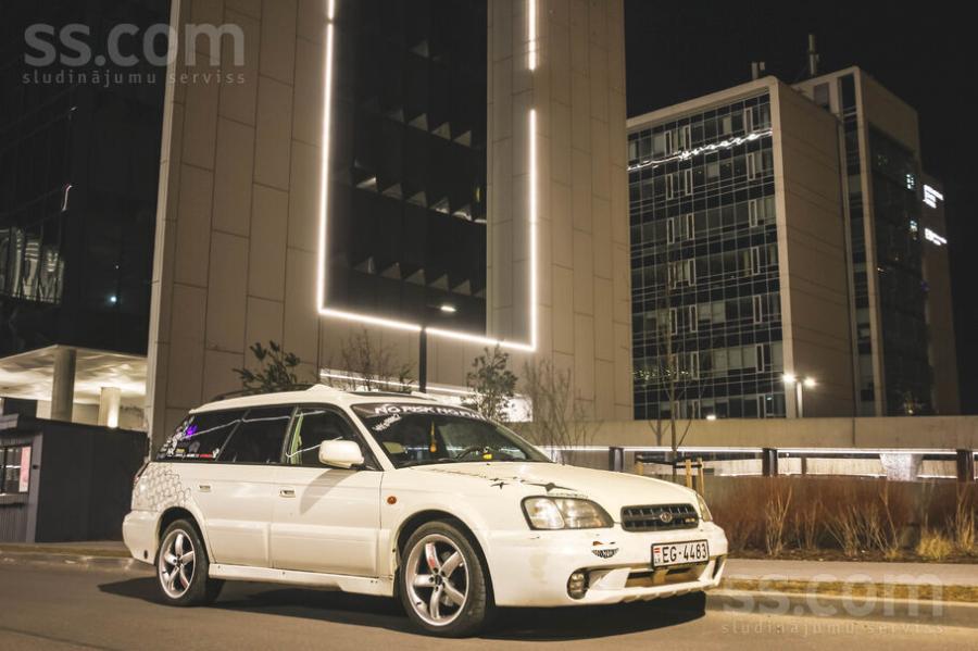 Balts Subaru Legacy 2001 Rīga, ar dzinēja tilpumu 3.00 L un nobraukumu 280 tūkst. km par 1100 €, foto 4 vietnē AUTOMOTO.COM.LV