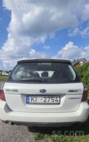 Balts Subaru Legacy 2004 Rīga, ar dzinēja tilpumu 2.50 L un nobraukumu 238 tūkst. km par 1500 €, foto 4 vietnē AUTOMOTO.COM.LV