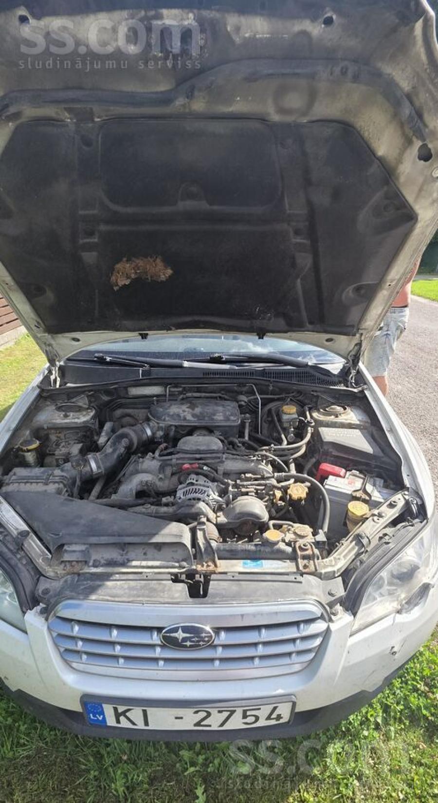 Balts Subaru Legacy 2004 Rīga, ar dzinēja tilpumu 2.50 L un nobraukumu 238 tūkst. km par 1500 €, foto 6 vietnē AUTOMOTO.COM.LV