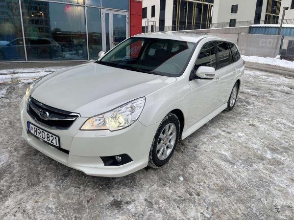 White Subaru Legacy 2010 in Vilnius, with an engine capacity of 1.99 L and mileage of 278 thousand km for 3850 €, photo 1 on AUTOMOTO.COM.LV