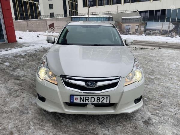 White Subaru Legacy 2010 in Vilnius, with an engine capacity of 1.99 L and mileage of 278 thousand km for 3850 €, photo 2 on AUTOMOTO.COM.LV