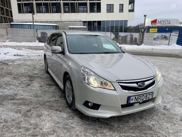White Subaru Legacy 2010 in Vilnius, with an engine capacity of 1.99 L and mileage of 278 thousand km for 3850 €, photo 3 on AUTOMOTO.COM.LV