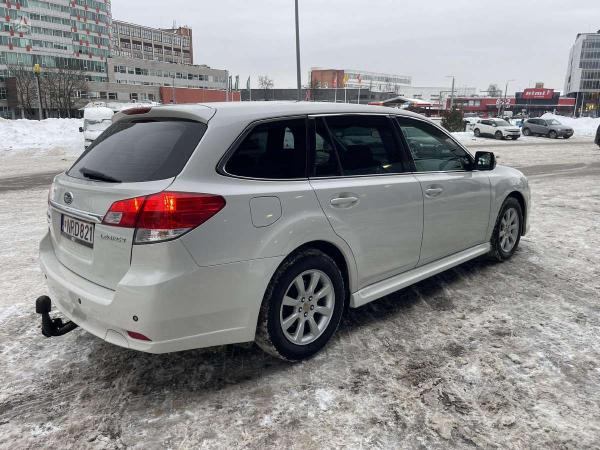 White Subaru Legacy 2010 in Vilnius, with an engine capacity of 1.99 L and mileage of 278 thousand km for 3850 €, photo 5 on AUTOMOTO.COM.LV