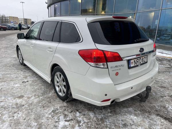 White Subaru Legacy 2010 in Vilnius, with an engine capacity of 1.99 L and mileage of 278 thousand km for 3850 €, photo 7 on AUTOMOTO.COM.LV