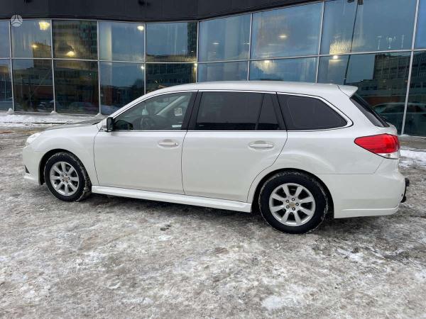 White Subaru Legacy 2010 in Vilnius, with an engine capacity of 1.99 L and mileage of 278 thousand km for 3850 €, photo 8 on AUTOMOTO.COM.LV