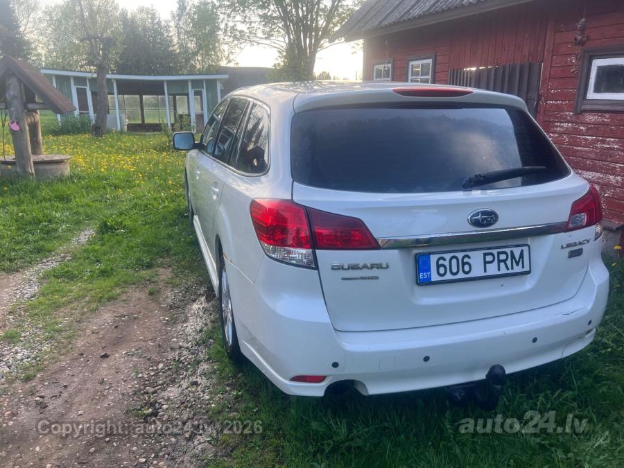 Balts Subaru Legacy 2010 Tallina, ar dzinēja tilpumu 2.00 L un nobraukumu 0 tūkst. km par 2995 €, foto 3 vietnē AUTOMOTO.COM.LV