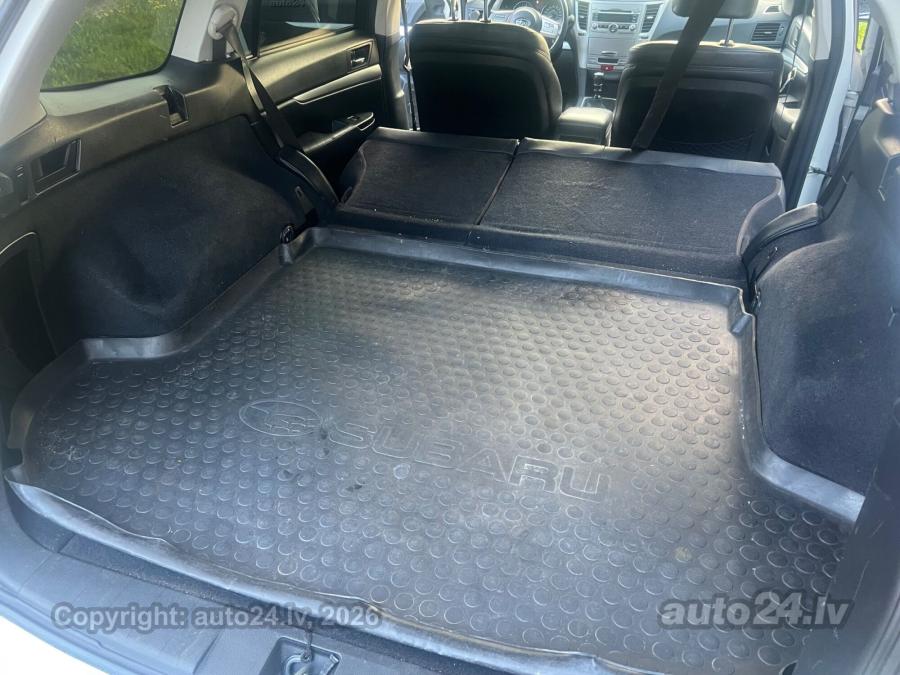 Balts Subaru Legacy 2010 Tallina, ar dzinēja tilpumu 2.00 L un nobraukumu 0 tūkst. km par 2995 €, foto 4 vietnē AUTOMOTO.COM.LV