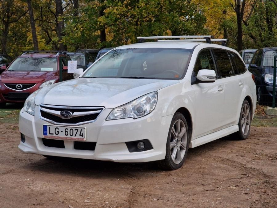 White Subaru Legacy 2010 in Riga, with an engine capacity of 2.00 L and mileage of 272 thousand km for 3500 €, photo 3 on AUTOMOTO.COM.LV