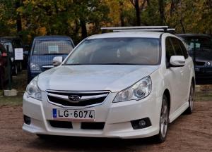 White Subaru Legacy 2010 in Riga, with an engine capacity of 2.00 L and mileage of 272 thousand km for 3500 €, photo 4 on AUTOMOTO.COM.LV