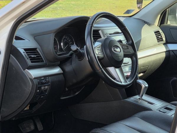 Balts Subaru Legacy 2010 Rīga, ar dzinēja tilpumu 2.00 L un nobraukumu 272 tūkst. km par 3500 €, foto 7 vietnē AUTOMOTO.COM.LV