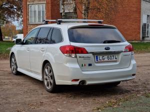 White Subaru Legacy 2010 in Riga, with an engine capacity of 2.00 L and mileage of 272 thousand km for 3500 €, photo 9 on AUTOMOTO.COM.LV