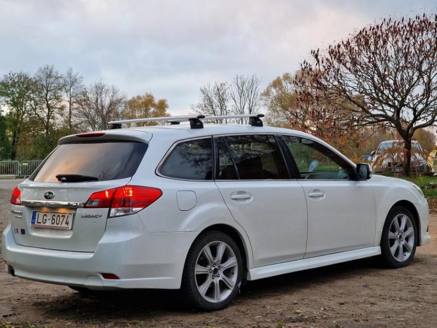 White Subaru Legacy 2010 in Riga, with an engine capacity of 2.00 L and mileage of 272 thousand km for 3500 €, photo 10 on AUTOMOTO.COM.LV
