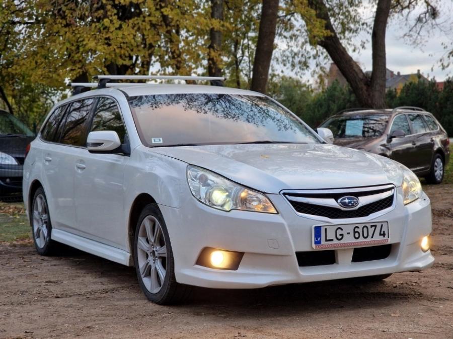 White Subaru Legacy 2010 in Riga, with an engine capacity of 2.00 L and mileage of 272 thousand km for 3500 €, photo 14 on AUTOMOTO.COM.LV