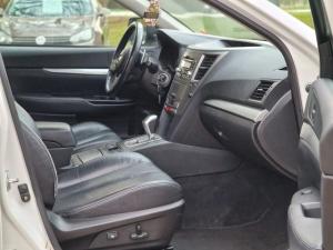 White Subaru Legacy 2010 in Riga, with an engine capacity of 2.00 L and mileage of 272 thousand km for 3500 €, photo 18 on AUTOMOTO.COM.LV