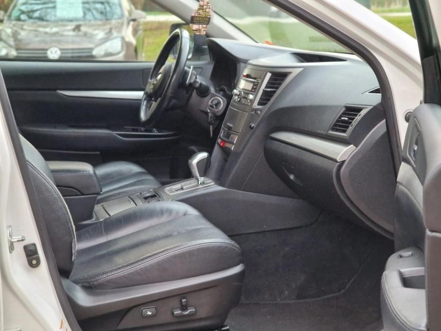 White Subaru Legacy 2010 in Riga, with an engine capacity of 2.00 L and mileage of 272 thousand km for 3500 €, photo 18 on AUTOMOTO.COM.LV