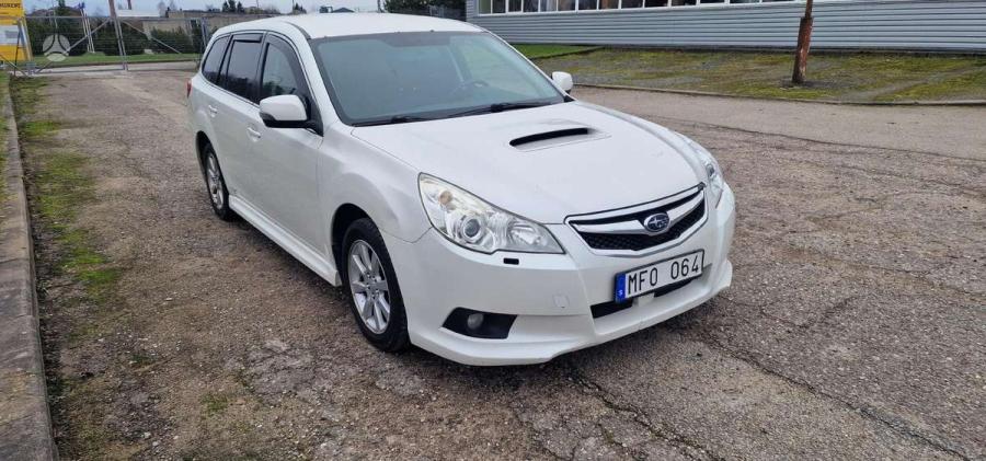 Balts Subaru Legacy 2011 Telšiai, ar dzinēja tilpumu 2.00 L un nobraukumu 281 tūkst. km par 2490 €, foto 2 vietnē AUTOMOTO.COM.LV