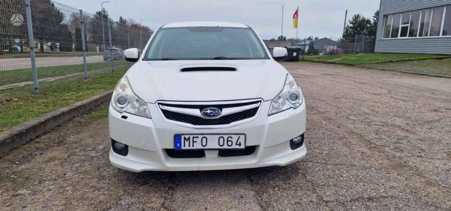 Balts Subaru Legacy 2011 Telšiai, ar dzinēja tilpumu 2.00 L un nobraukumu 281 tūkst. km par 2490 €, foto 3 vietnē AUTOMOTO.COM.LV