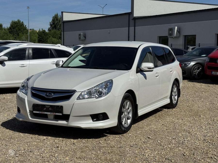 White Subaru Legacy 2011 in Siauliai, with an engine capacity of 1.99 L and mileage of 294 thousand km for 5000 €, photo 1 on AUTOMOTO.COM.LV
