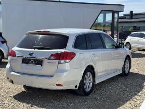 White Subaru Legacy 2011 in Siauliai, with an engine capacity of 1.99 L and mileage of 294 thousand km for 5000 €, photo 5 on AUTOMOTO.COM.LV