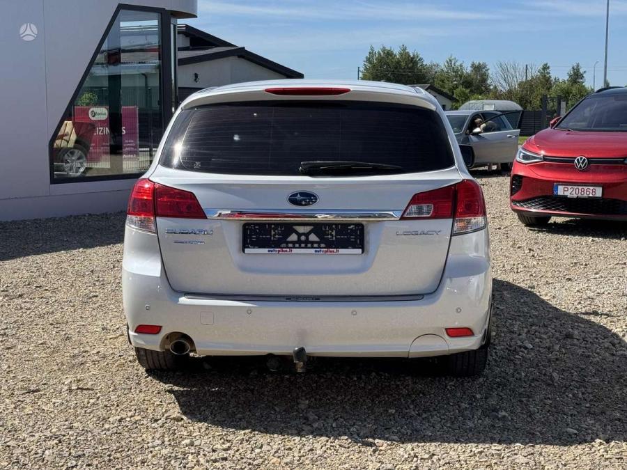 White Subaru Legacy 2011 in Siauliai, with an engine capacity of 1.99 L and mileage of 294 thousand km for 5000 €, photo 6 on AUTOMOTO.COM.LV
