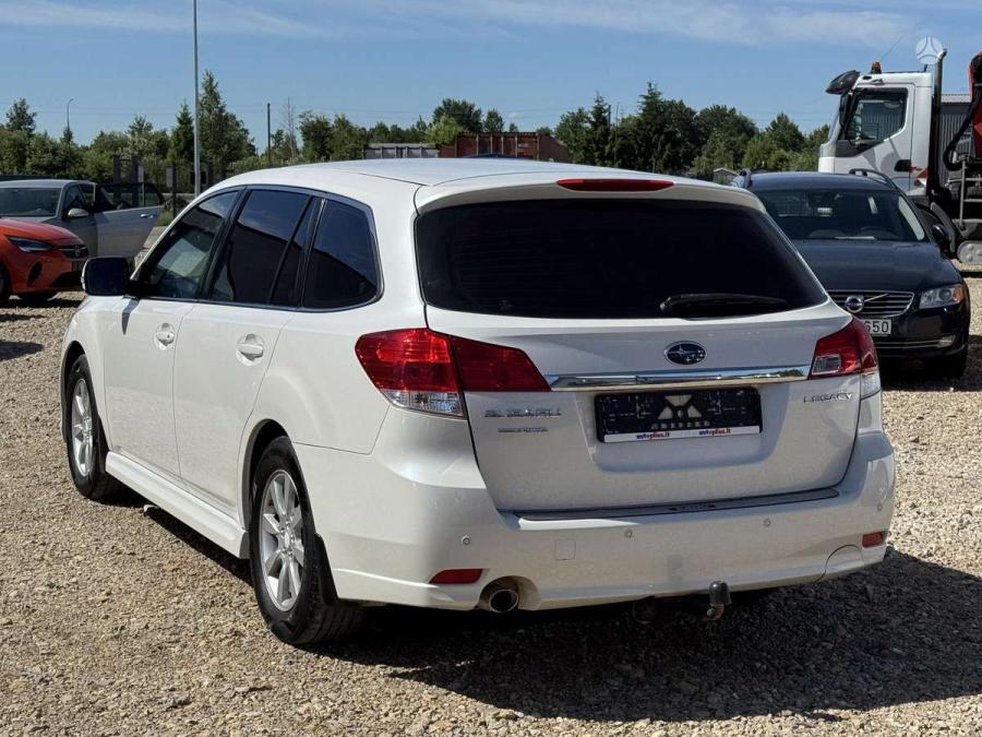 White Subaru Legacy 2011 in Siauliai, with an engine capacity of 1.99 L and mileage of 294 thousand km for 5000 €, photo 7 on AUTOMOTO.COM.LV