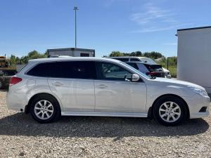 White Subaru Legacy 2011 in Siauliai, with an engine capacity of 1.99 L and mileage of 294 thousand km for 5000 €, photo 8 on AUTOMOTO.COM.LV