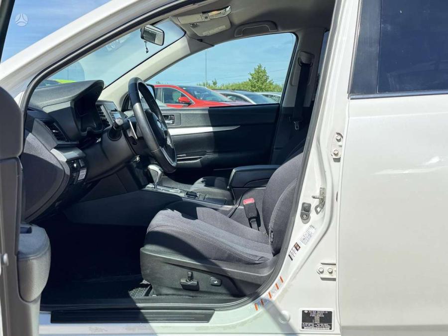 White Subaru Legacy 2011 in Siauliai, with an engine capacity of 1.99 L and mileage of 294 thousand km for 5000 €, photo 10 on AUTOMOTO.COM.LV