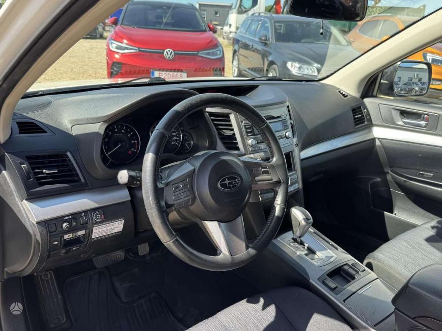 White Subaru Legacy 2011 in Siauliai, with an engine capacity of 1.99 L and mileage of 294 thousand km for 5000 €, photo 11 on AUTOMOTO.COM.LV