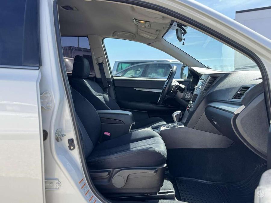 White Subaru Legacy 2011 in Siauliai, with an engine capacity of 1.99 L and mileage of 294 thousand km for 5000 €, photo 13 on AUTOMOTO.COM.LV