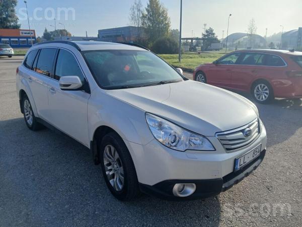 Balts Subaru Legacy 2011 Valmiera, ar dzinēja tilpumu 2.50 L un nobraukumu 276 tūkst. km par 5200 €, foto 1 vietnē AUTOMOTO.COM.LV