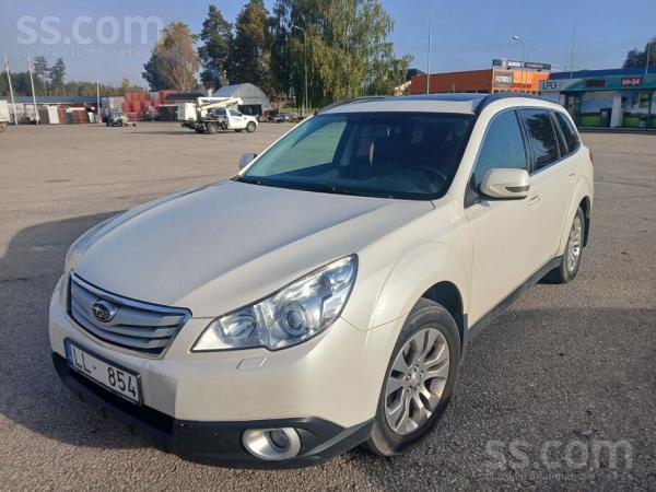Balts Subaru Legacy 2011 Valmiera, ar dzinēja tilpumu 2.50 L un nobraukumu 276 tūkst. km par 5200 €, foto 3 vietnē AUTOMOTO.COM.LV