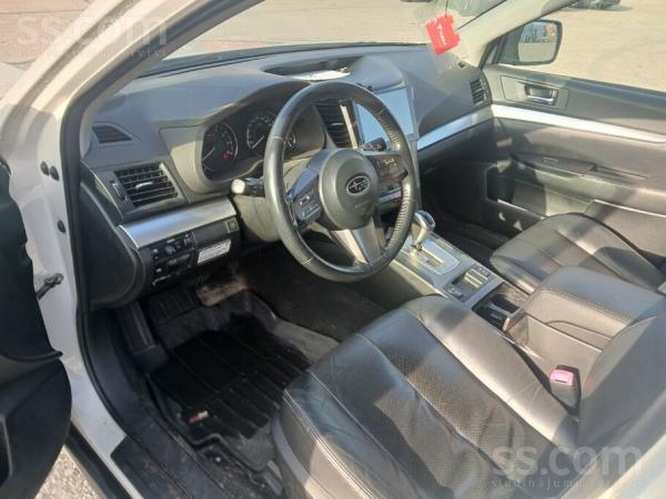 Balts Subaru Legacy 2011 Valmiera, ar dzinēja tilpumu 2.50 L un nobraukumu 276 tūkst. km par 5200 €, foto 7 vietnē AUTOMOTO.COM.LV