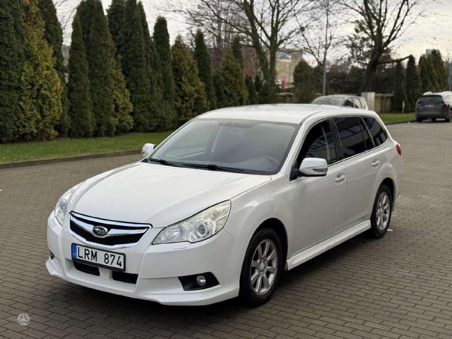 White Subaru Legacy 2012 in Klaipeda, with an engine capacity of 2.00 L and mileage of 285 thousand km for 3950 €, photo 3 on AUTOMOTO.COM.LV