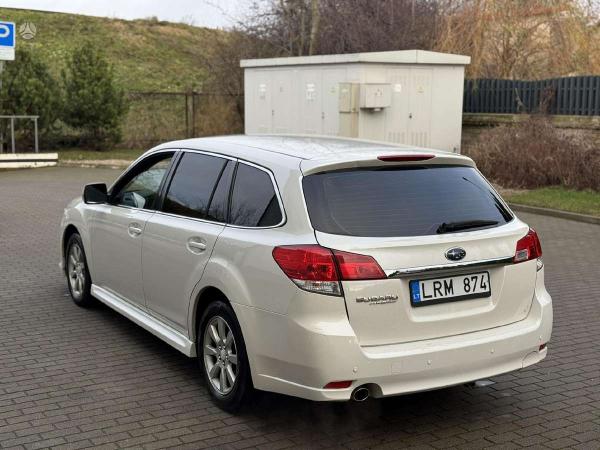 White Subaru Legacy 2012 in Klaipeda, with an engine capacity of 2.00 L and mileage of 285 thousand km for 3950 €, photo 4 on AUTOMOTO.COM.LV