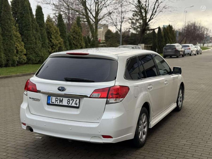 White Subaru Legacy 2012 in Klaipeda, with an engine capacity of 2.00 L and mileage of 285 thousand km for 3950 €, photo 5 on AUTOMOTO.COM.LV