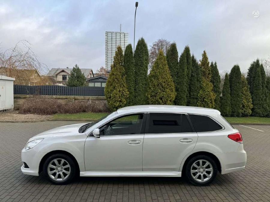 White Subaru Legacy 2012 in Klaipeda, with an engine capacity of 2.00 L and mileage of 285 thousand km for 3950 €, photo 7 on AUTOMOTO.COM.LV