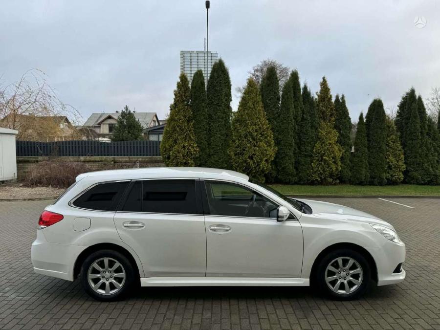 White Subaru Legacy 2012 in Klaipeda, with an engine capacity of 2.00 L and mileage of 285 thousand km for 3950 €, photo 8 on AUTOMOTO.COM.LV