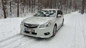 Balts Subaru Legacy 2012 Viļņa, ar dzinēja tilpumu 2.46 L un nobraukumu 358 tūkst. km par 7000 €, foto  vietnē AUTOMOTO.COM.LV