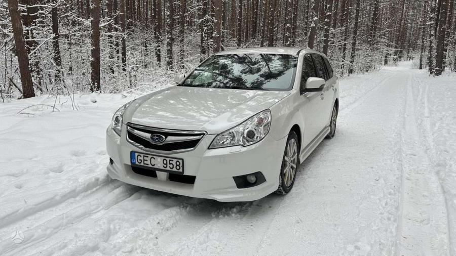 White Subaru Legacy 2012 in Vilnius, with an engine capacity of 2.46 L and mileage of 358 thousand km for 7000 €, photo 1 on AUTOMOTO.COM.LV