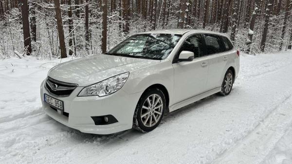 White Subaru Legacy 2012 in Vilnius, with an engine capacity of 2.46 L and mileage of 358 thousand km for 7000 €, photo 2 on AUTOMOTO.COM.LV