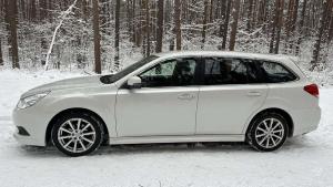 White Subaru Legacy 2012 in Vilnius, with an engine capacity of 2.46 L and mileage of 358 thousand km for 7000 €, photo 3 on AUTOMOTO.COM.LV
